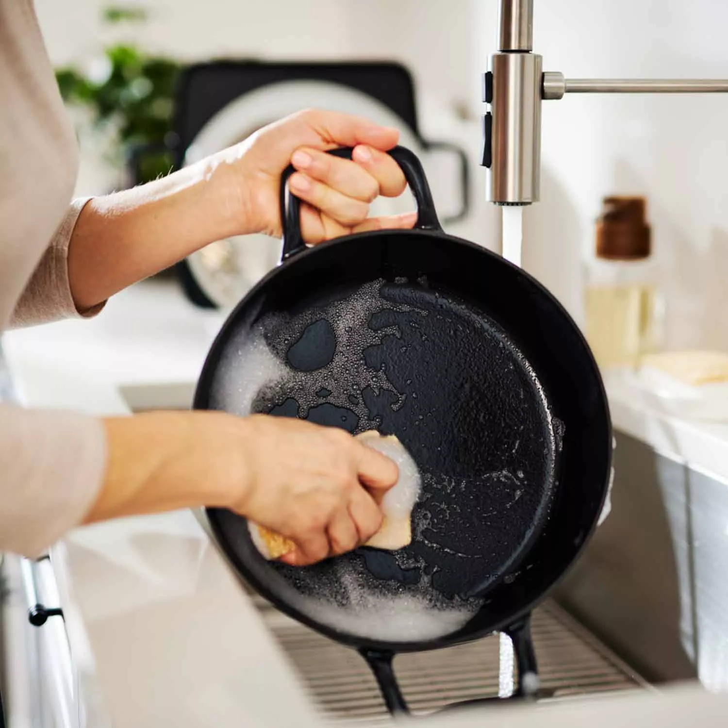 All Clad Cast Iron Deep Saute Pan 10 Sur La Table